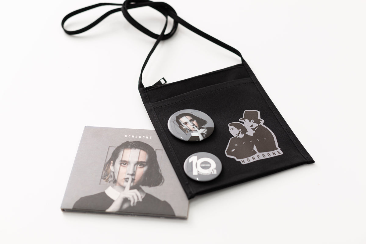 HONEBONE10th 静かにしろ サコッシュ – OKINI